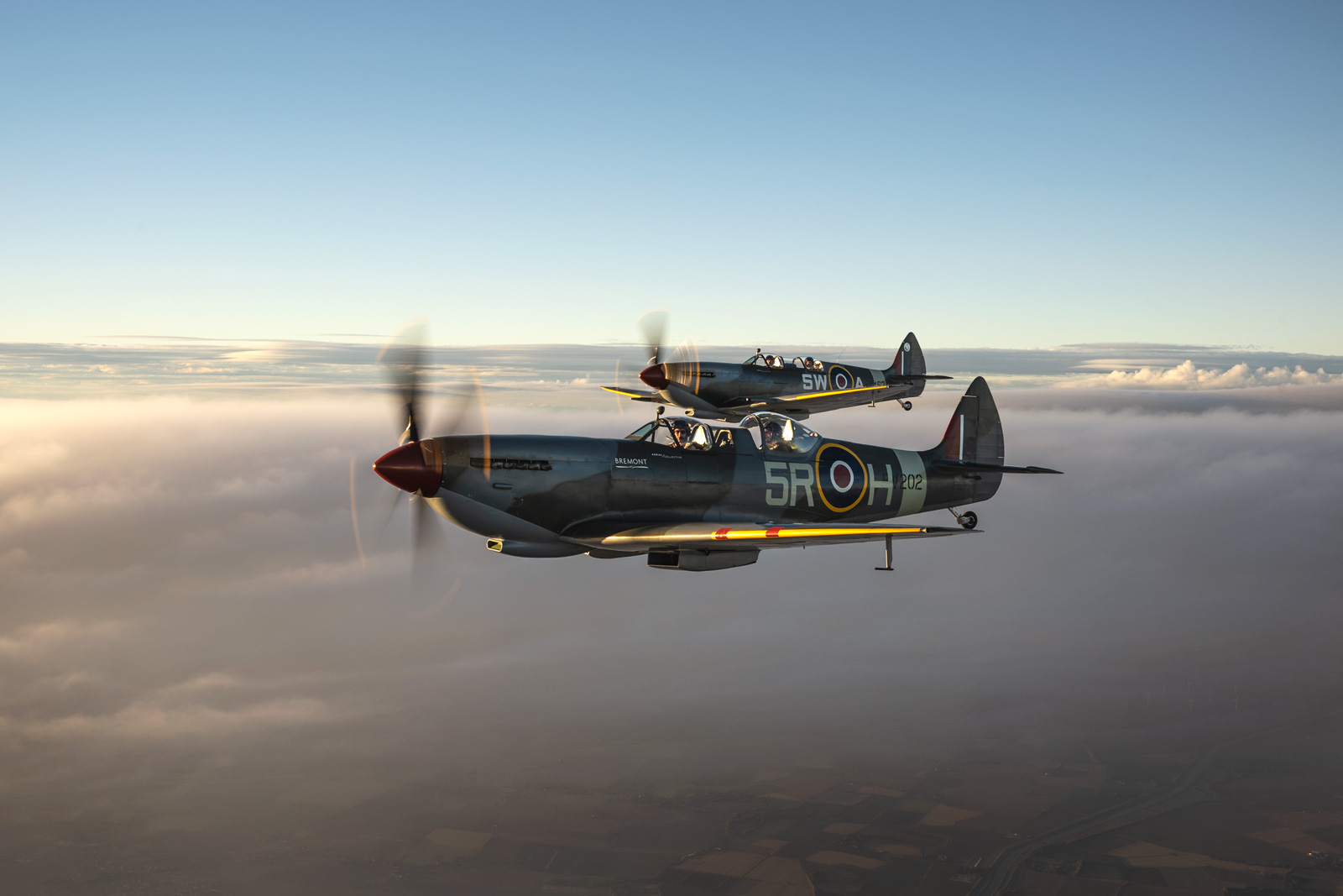Fly In A Spitfire - Duxford Spitfire Flights - Formation And Tailchase ...