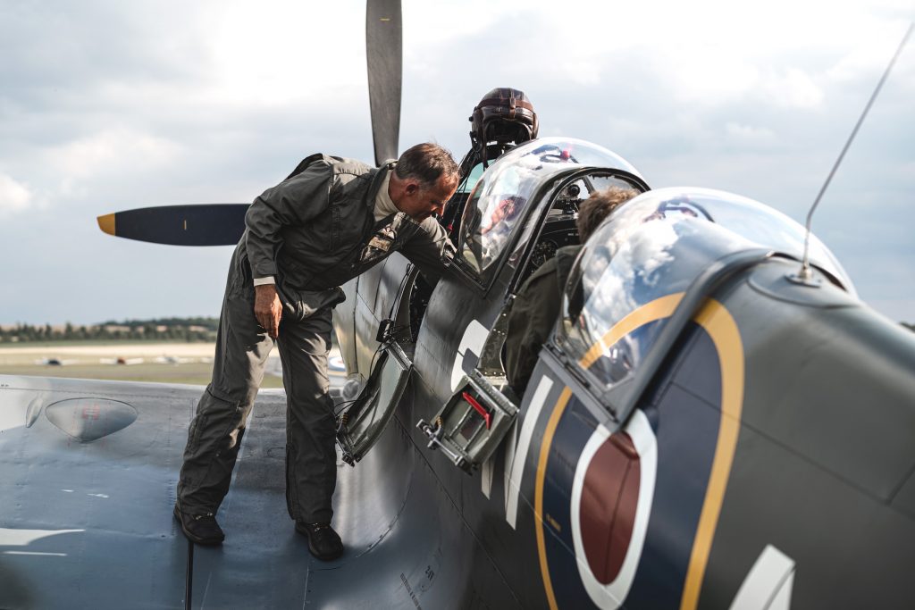 Fly In A Spitfire - Formation And Tailchase Flight Experiences